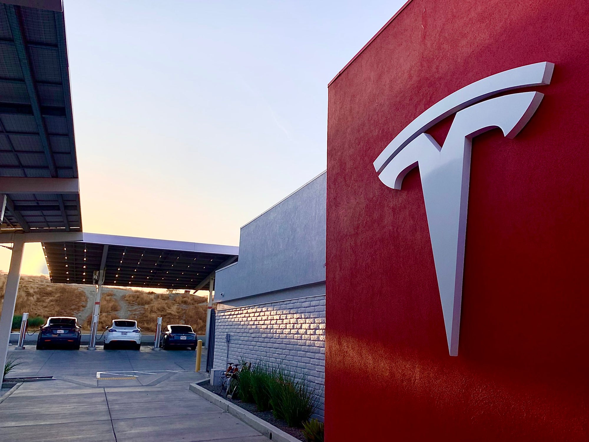 Taking a Road Trip in a Tesla - JOWUA